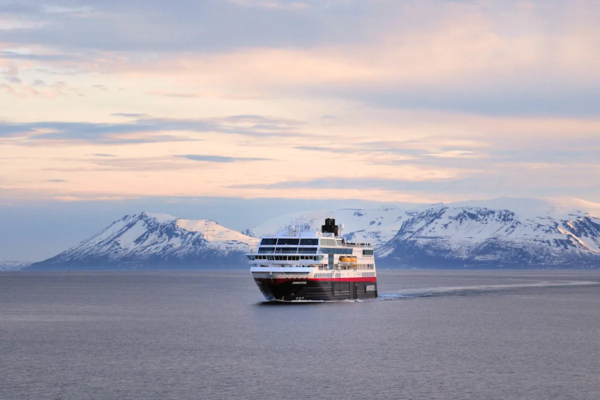 MS Midnatsol | Hurtigruten