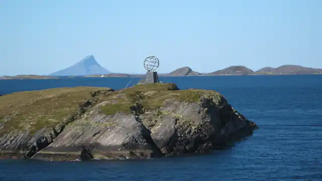 Arctic Circle: Your Guide to the Arctic | Hurtigruten