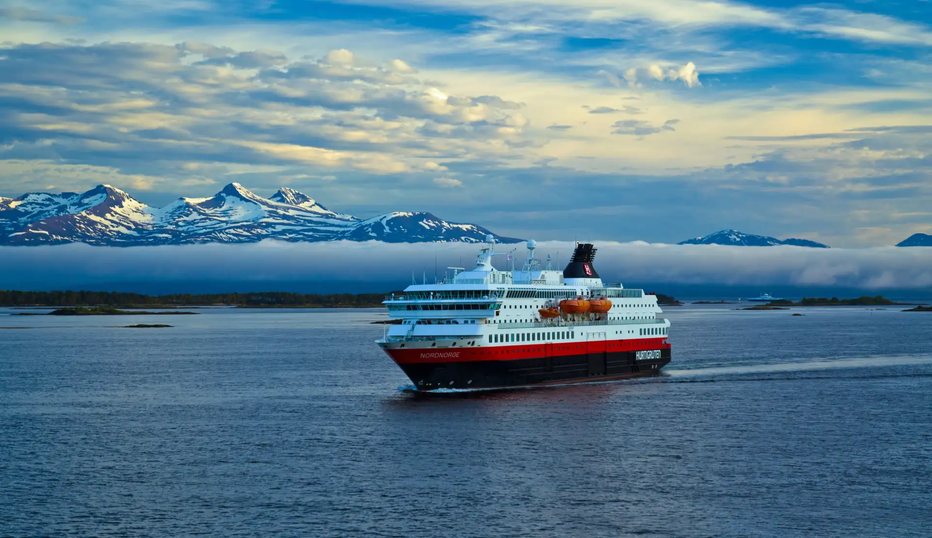 Onboard Experience | Norway Coastal Voyage | Hurtigruten