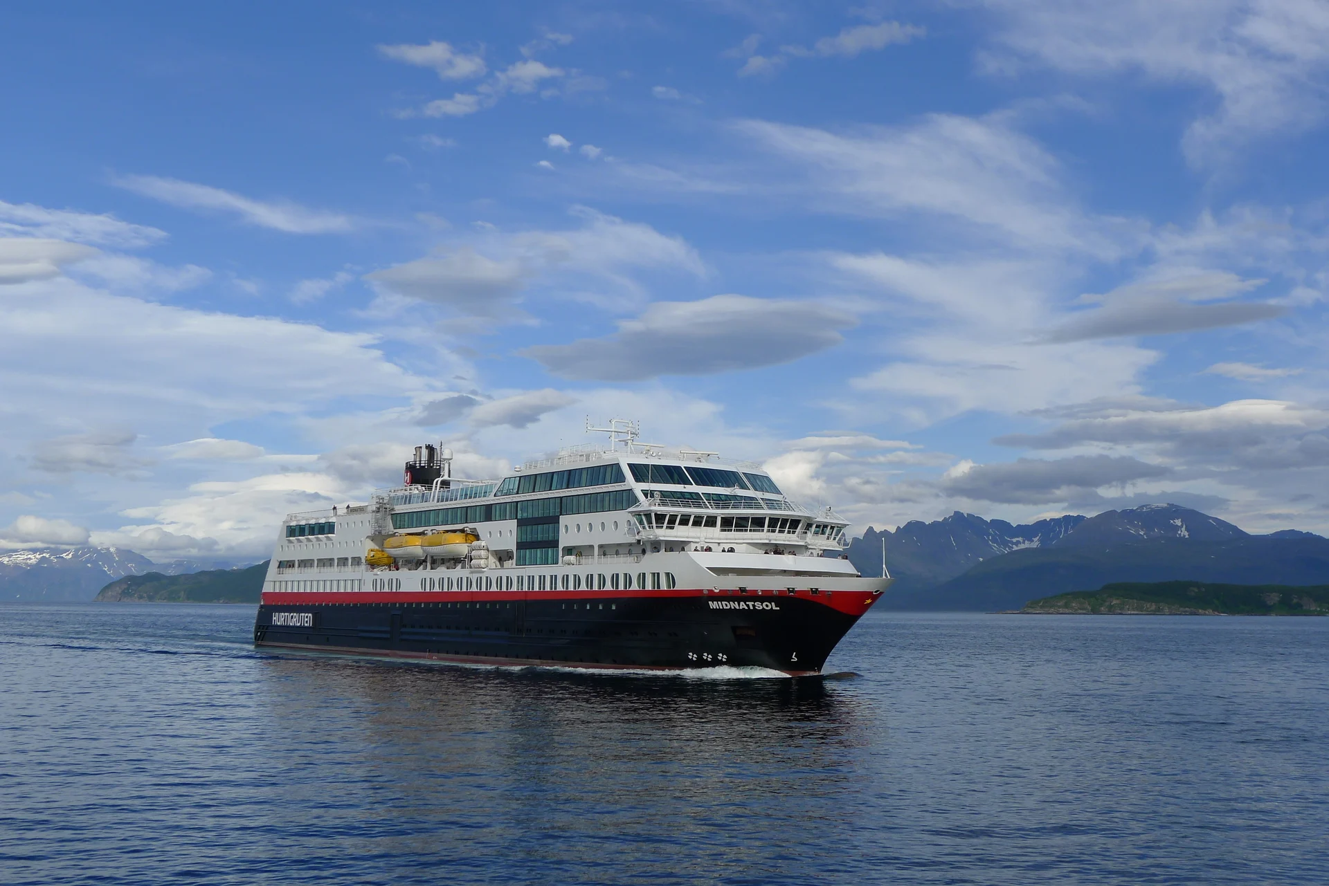 MS Midnatsol | Hurtigruten UK