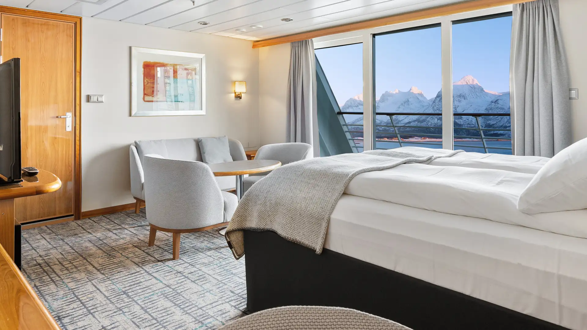 Luxury Cruise Ship Cabins | Premium Cruise Suite | Hurtigruten