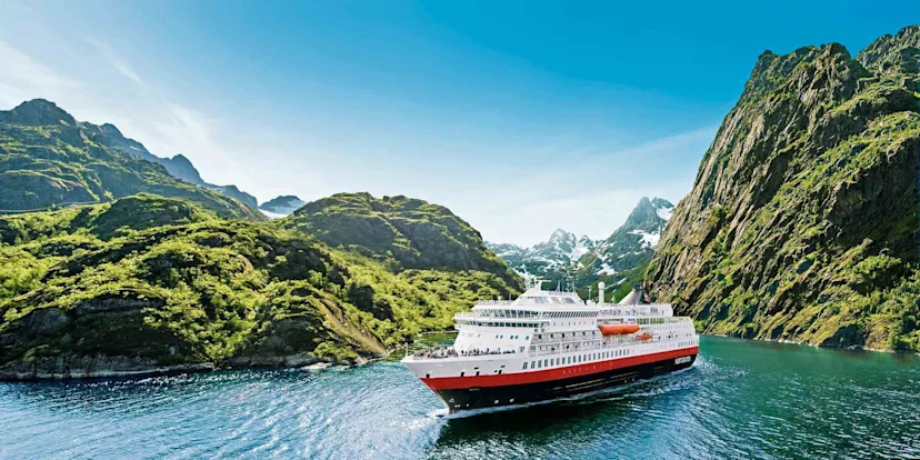 Croisières Fjords Norvégiens, Aurores Boréales & Spitzberg | Hurtigruten FR