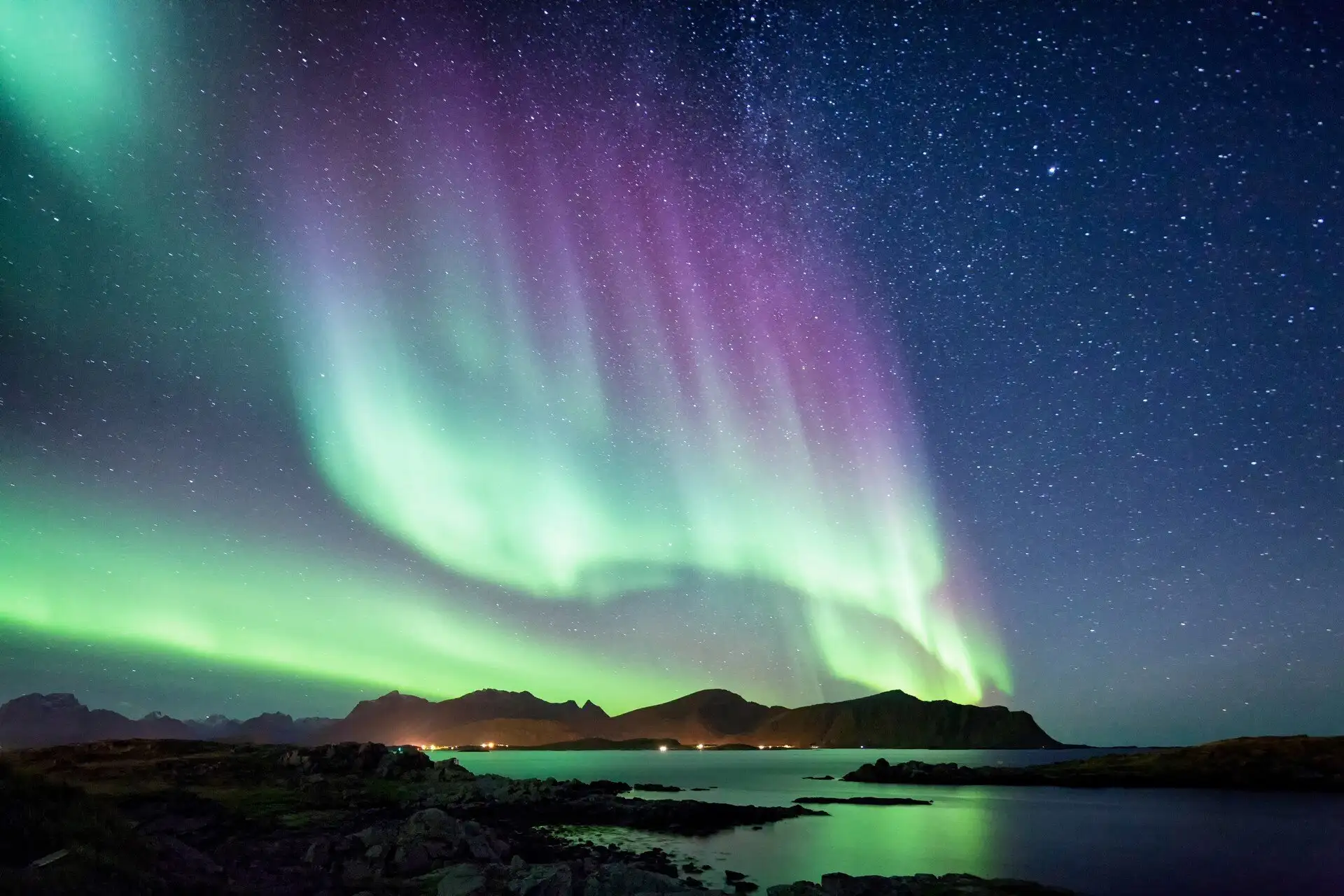 Northern Lights Cruises: See the Aurora Borealis | Hurtigruten US