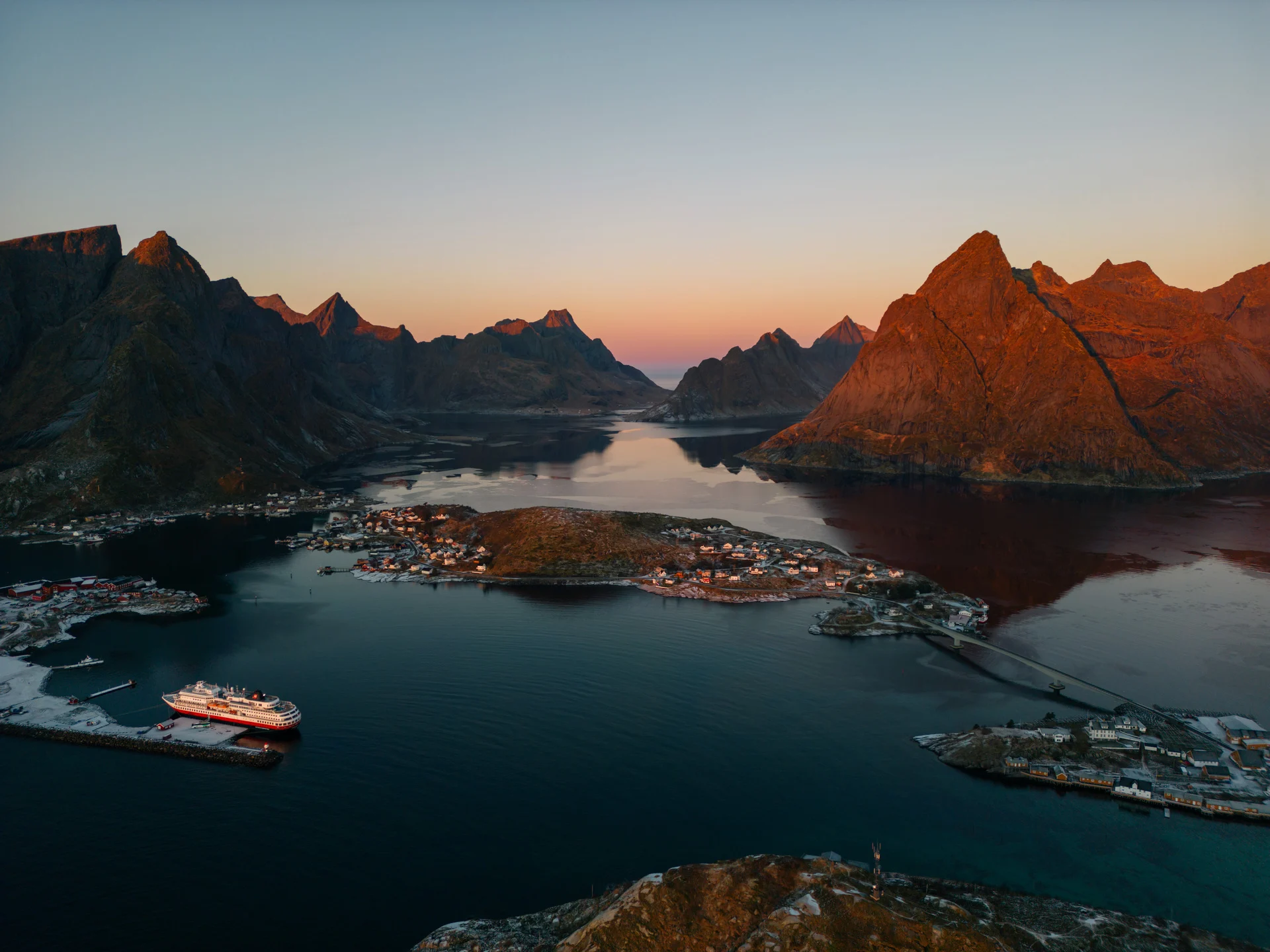 Reine Travel Guide | Visit Lofoten Islands | Hurtigruten UK