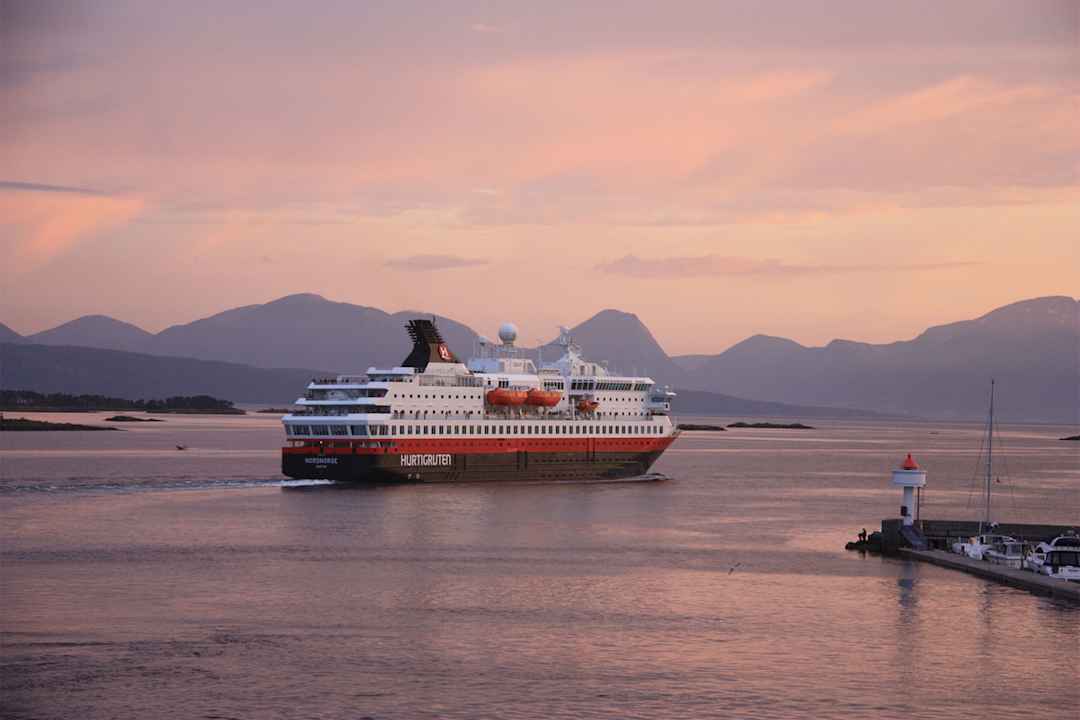 Aktuelle Positionen der Hurtigruten Schiffe: MS Nordnorge | Hurtigruten DE