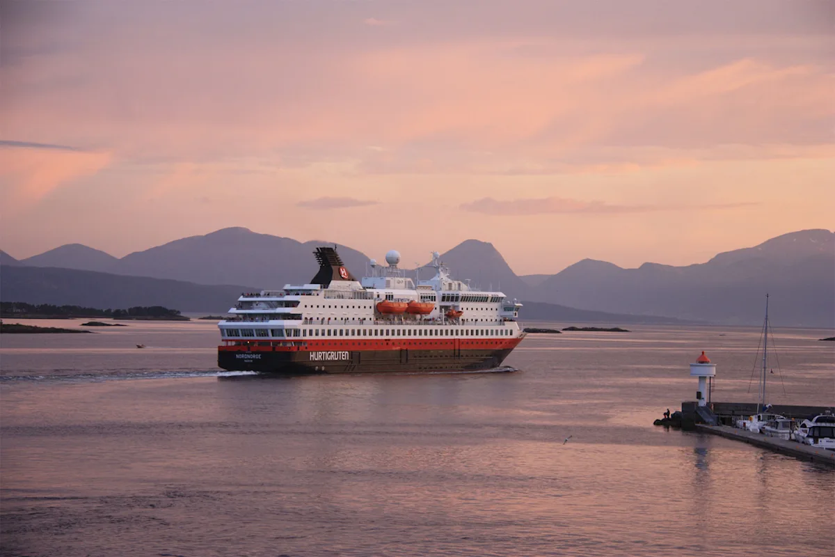 Hurtigruten Cruise Ship Map | Hurtigruten UK