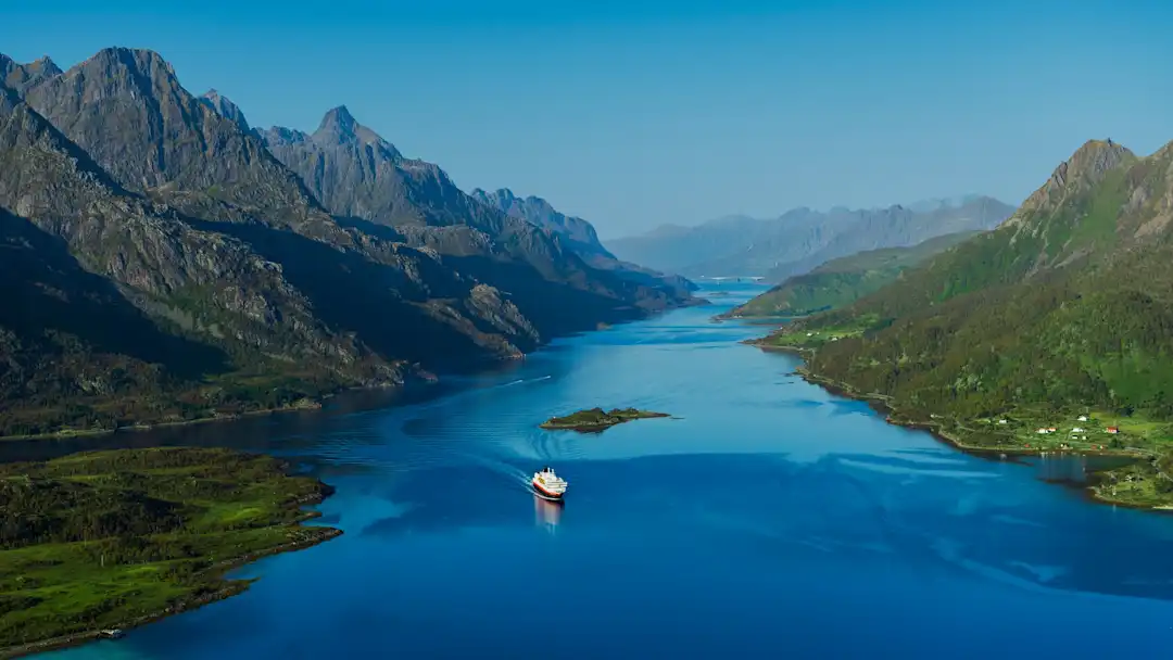 Hurtigruten: Norwegian Fjords & Northern Lights Cruises