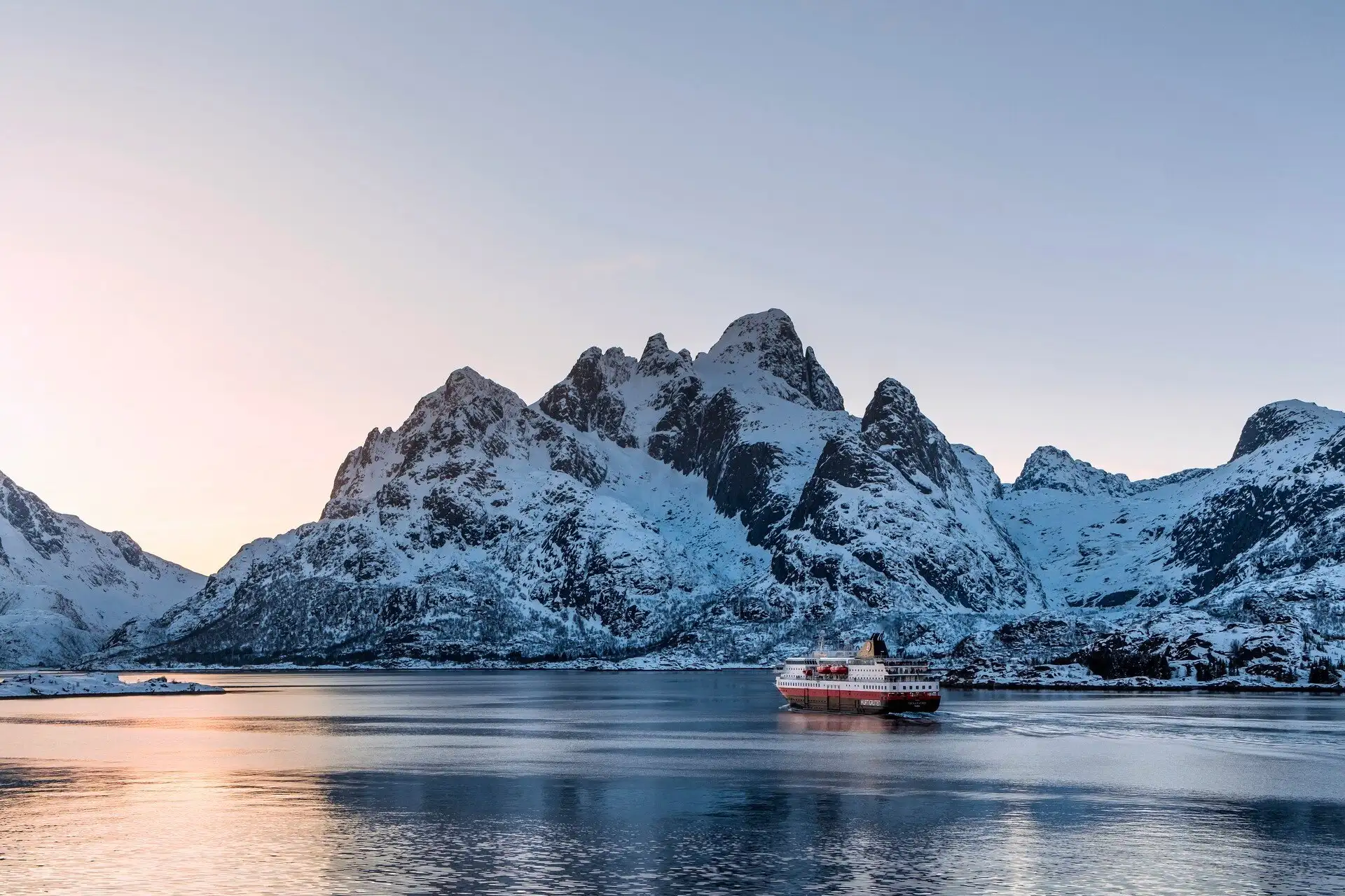 10 reasons to sail The North Cape Line | Hurtigruten US