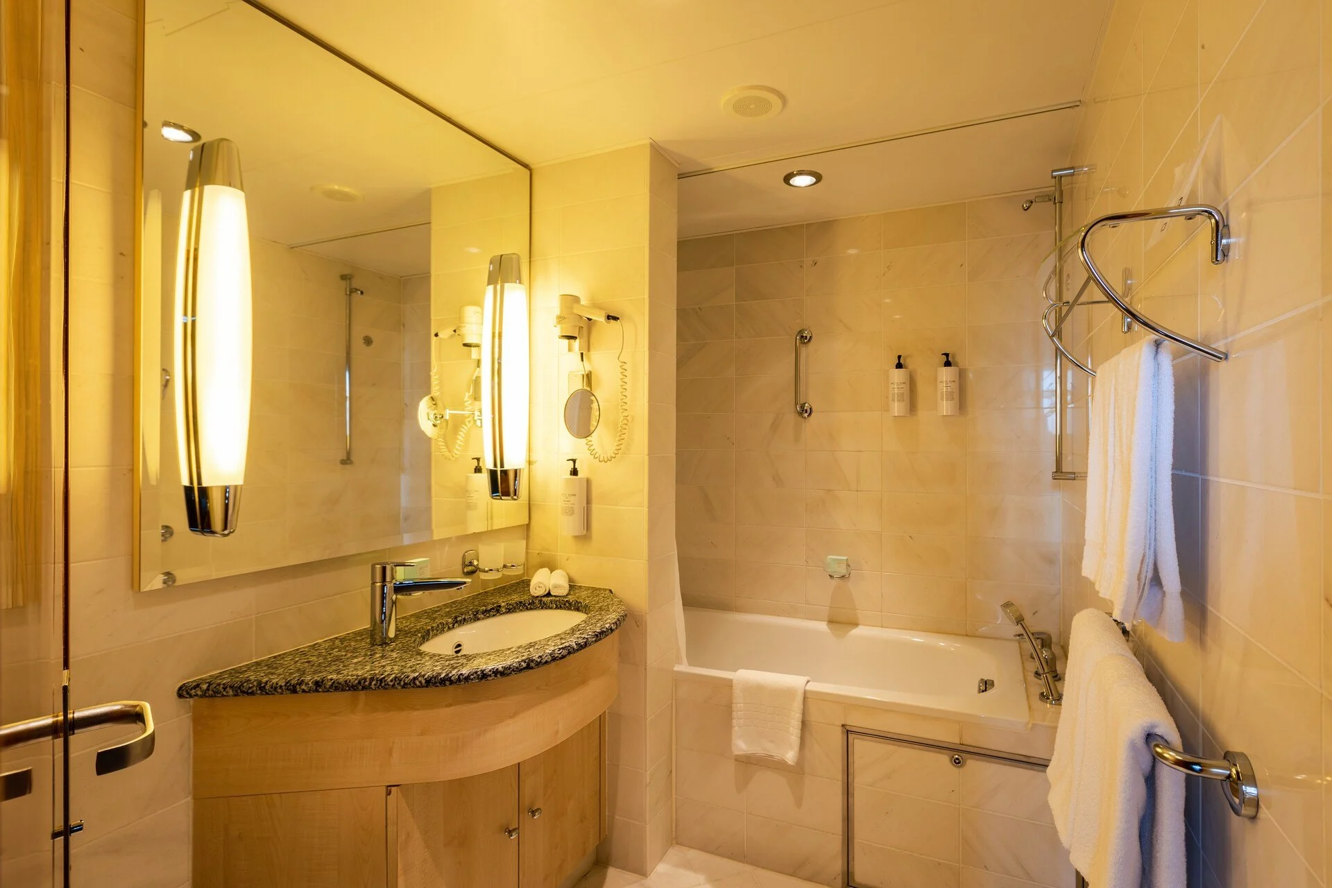 MS Midnatsol | Hurtigruten US