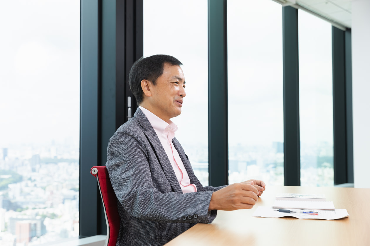 口ぐせは「Make a Difference」為替と海外ビジネス投資支援の実務を担った、DeNA初エコノミストの横顔 | フルスイング by DeNA