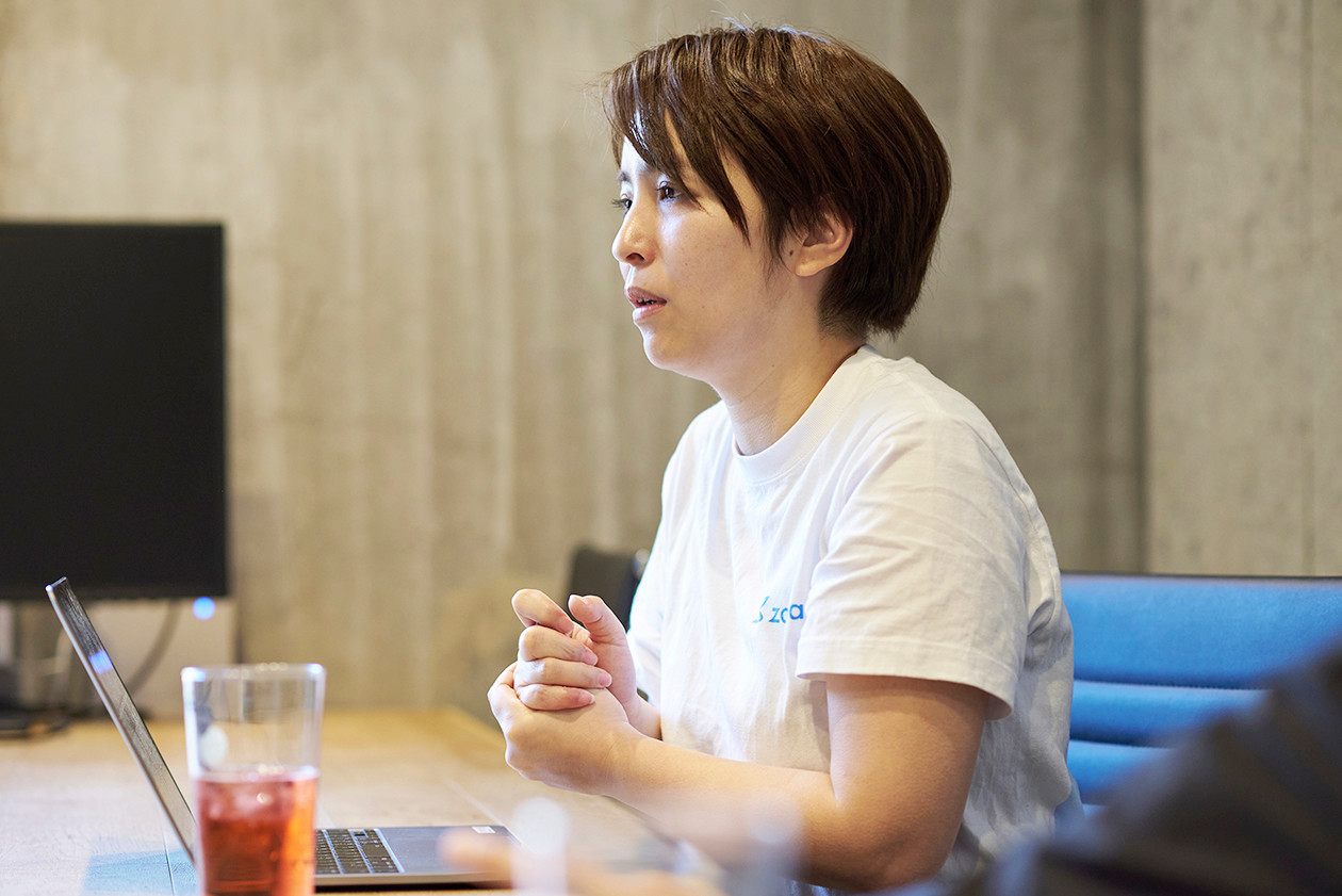 会社を辞めずに起業準備！？情シス支援AIツール「zooba」誕生の裏側──起業家に“伴走”するDeNA発VCの取り組み | フルスイング by DeNA