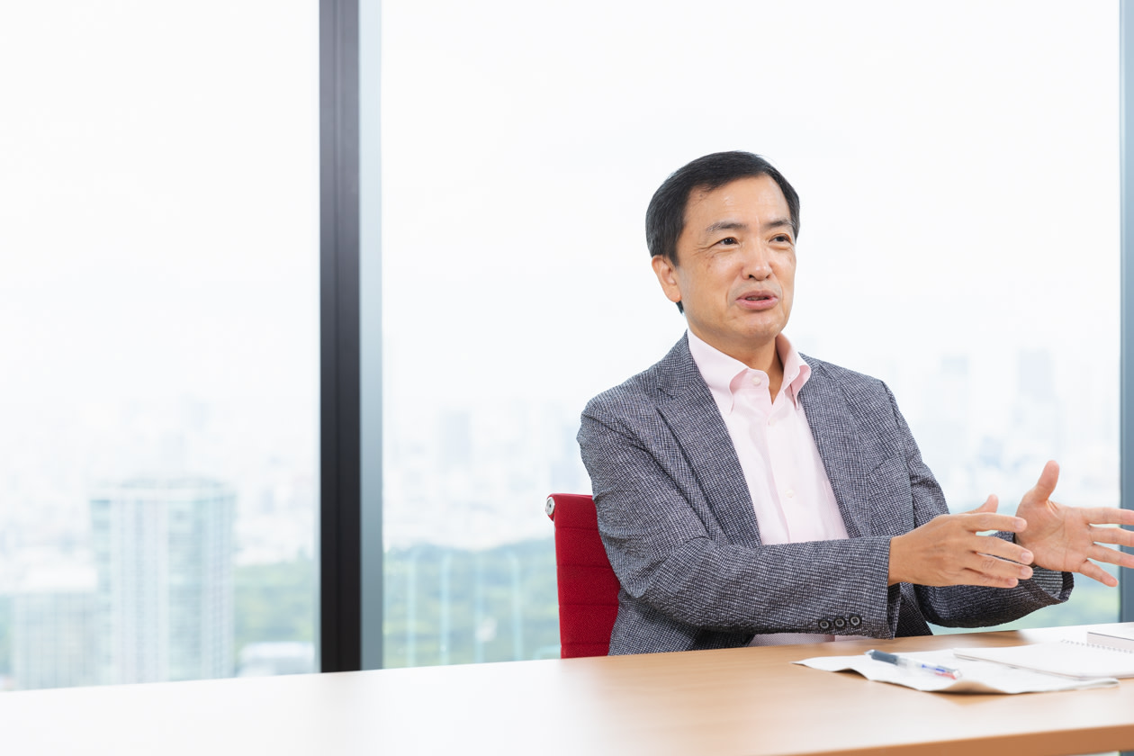 口ぐせは「Make a Difference」為替と海外ビジネス投資支援の実務を担った、DeNA初エコノミストの横顔 | フルスイング by DeNA