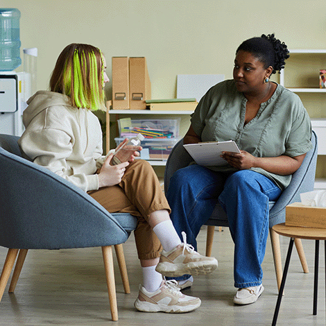 Social worker qualifications and social work training courses | Reed