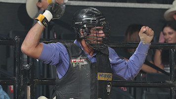 Alves becomes seventh rider to reach 400 qualified rides on the premier ...