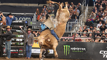 Cassio Dias extends world lead after riding previously unridden bull at ...