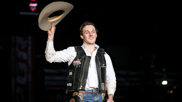 Flawless Nick Tetz wins sold-out PBR Canada Cup Series event in ...