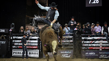 Cody Coverchuk ties for Round 1 victory and wins 5/5 Bucking Battle at ...