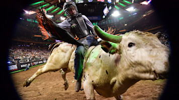 Flawless Bob Mitchell leads in New York City ahead of Championship ...