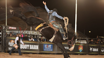 Isaac Diaz's Triple Crown of Rodeo journey ends while underdogs prevail ...