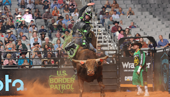 Gamblers stay perfect at Rattler Days with win over Missouri Thunder | PBR | Professional Bull ...