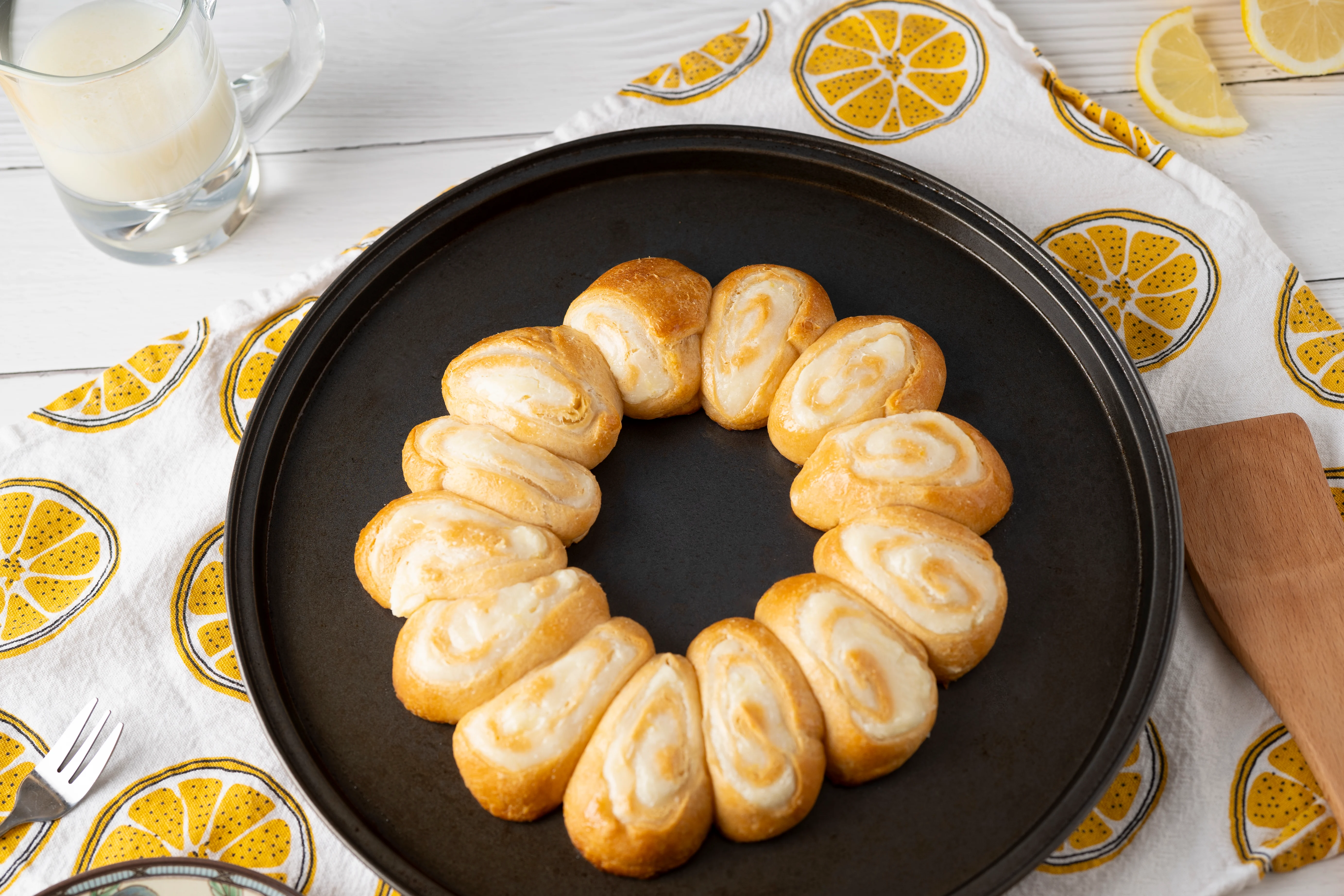 Lemon Dream Cheese Ring