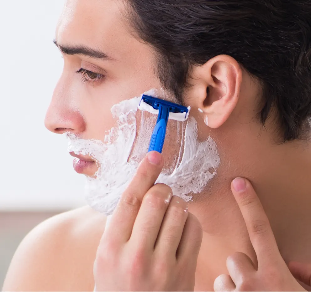 Blue II Plus Disposable Razors glide easily on the skin | Gillette SA