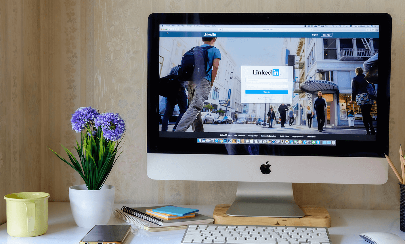 LinkedIn Background Photos for Every Industry (2021) | ZipJob