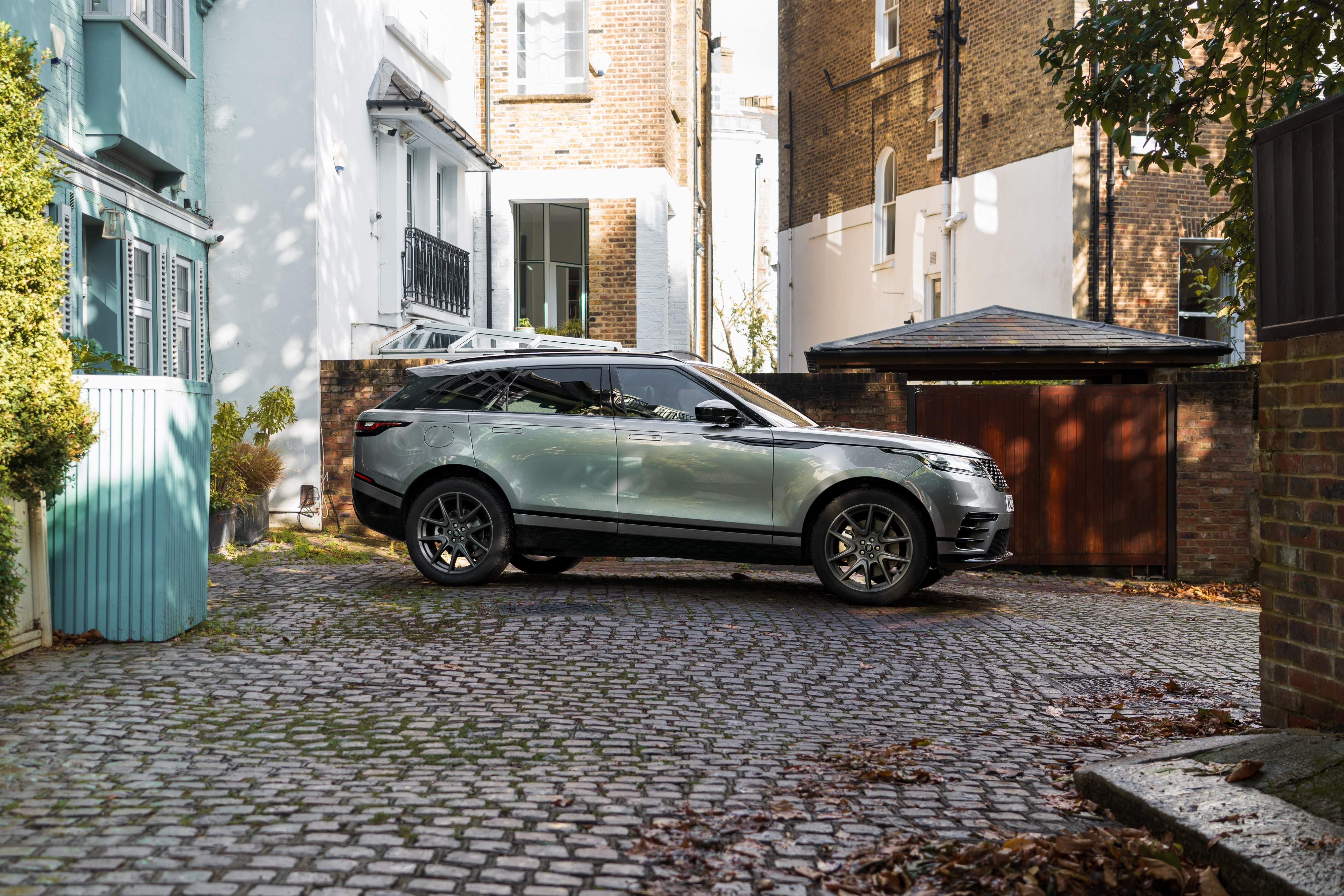 Daily Car Hire - Luxury Car Rental | THE OUT