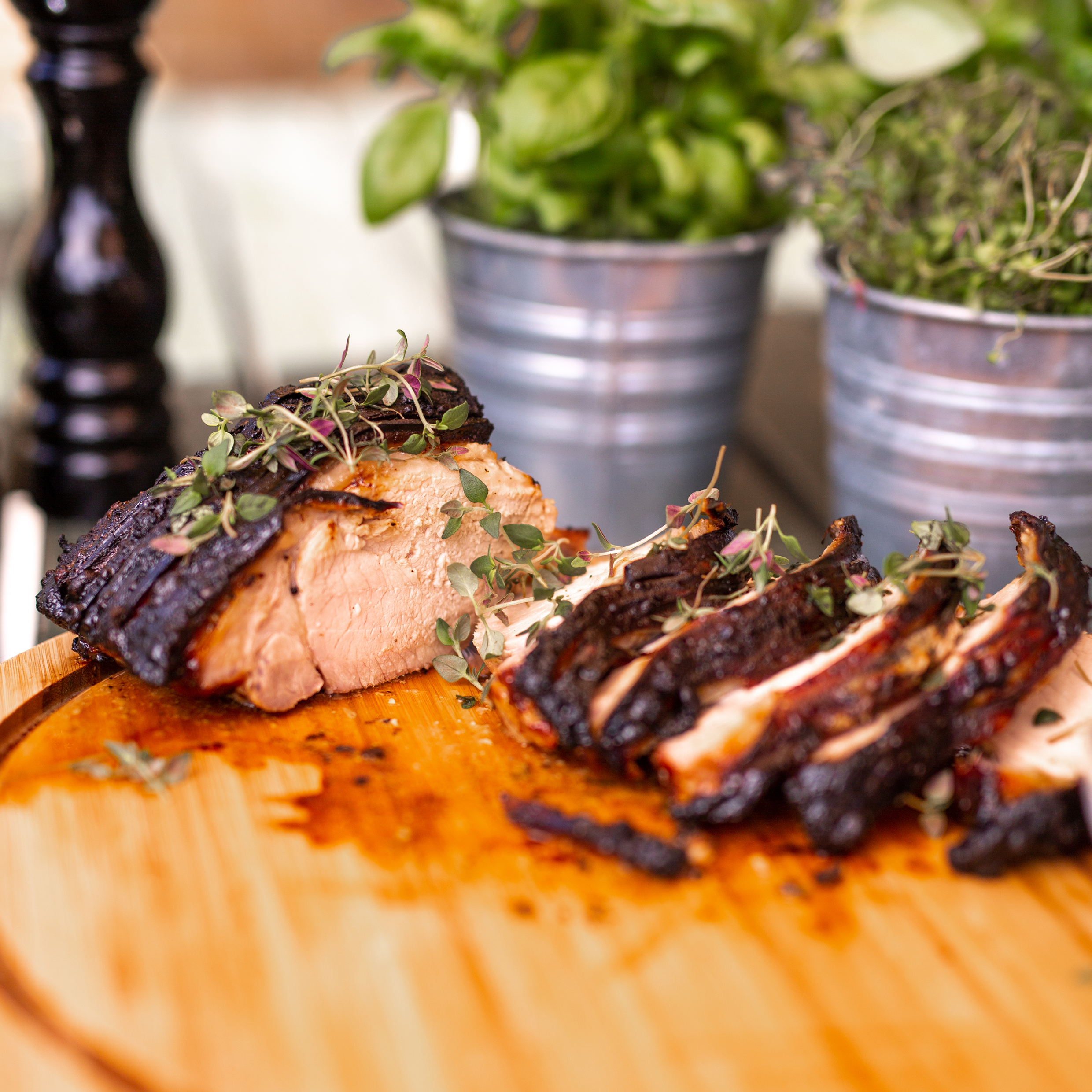 Opskrift: Marineret kamsteg med grillede kartofler