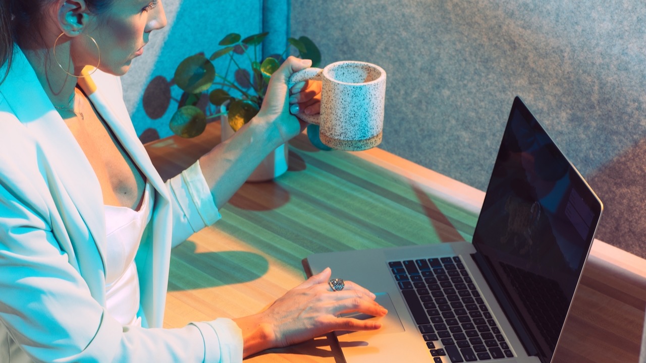 What is Direct to Consumer (D2C)? The Growth and Barriers in a Popular ...