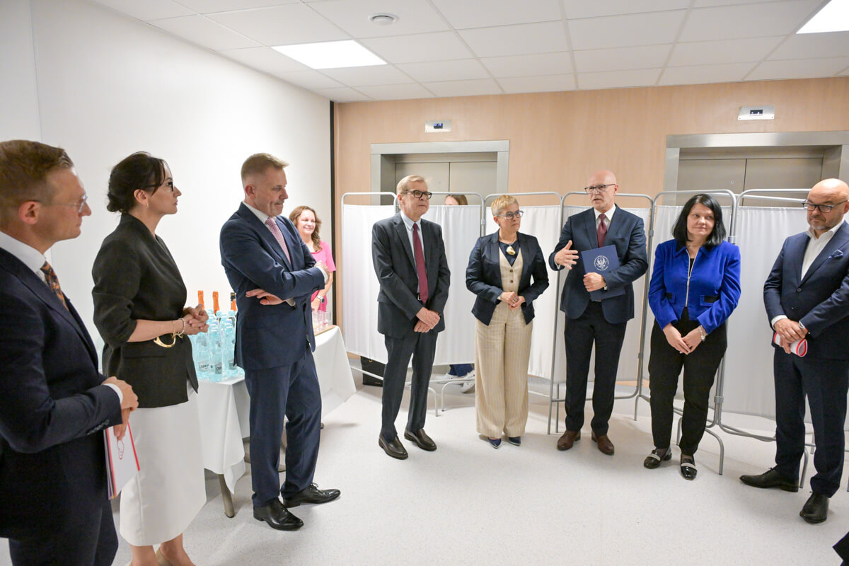 Otwarto Oddział Kardiologii Inwazyjnej WUM. "To standard odpowiadający ...