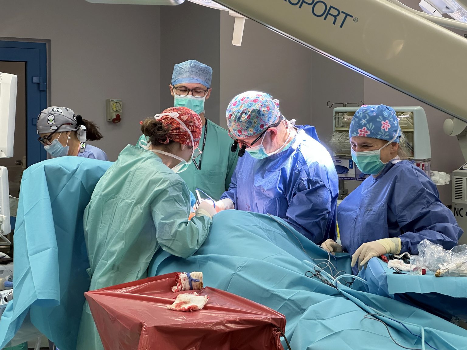 Pierwsza podskórna mastektomia laparoskopowa w NIO w Gliwicach - Puls ...