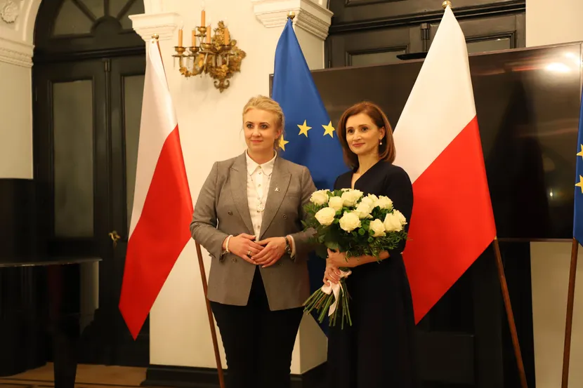 Minister Krajewska - wielka nieobecna. "Minister na papierze jest, ale ...