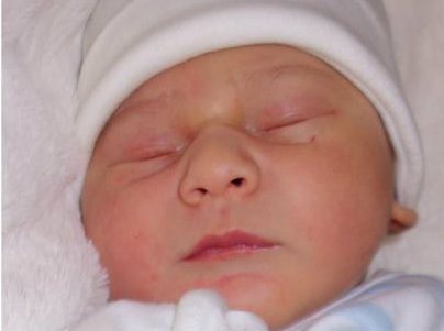 Satcha Pretto gives birth to a baby boy! | MamasLatinas.com