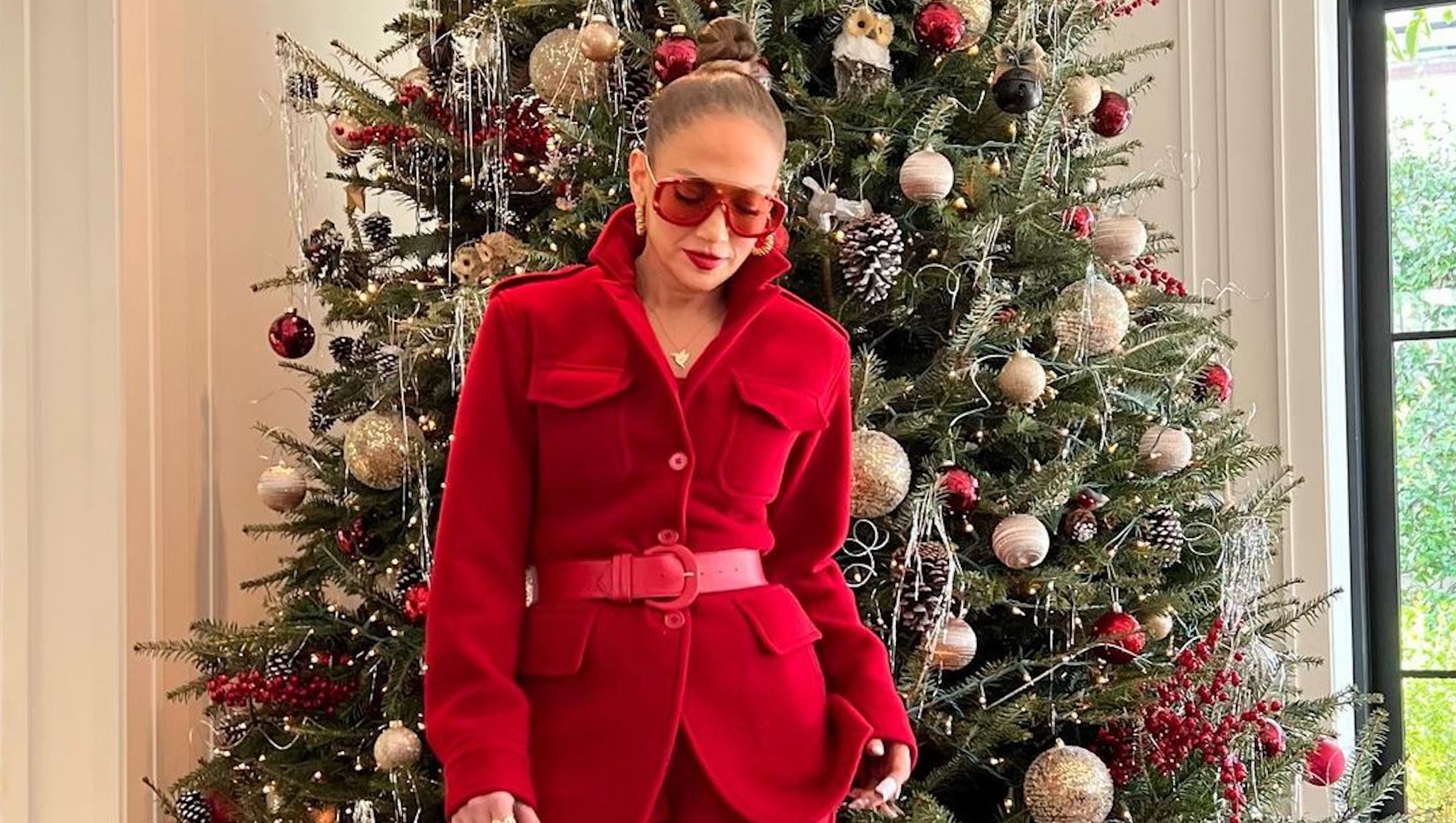 Beautiful celebrity Christmas trees and decorations in 2022 ...