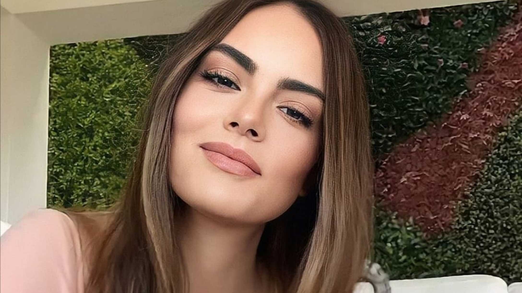 Ximena Navarrete Wallpaper