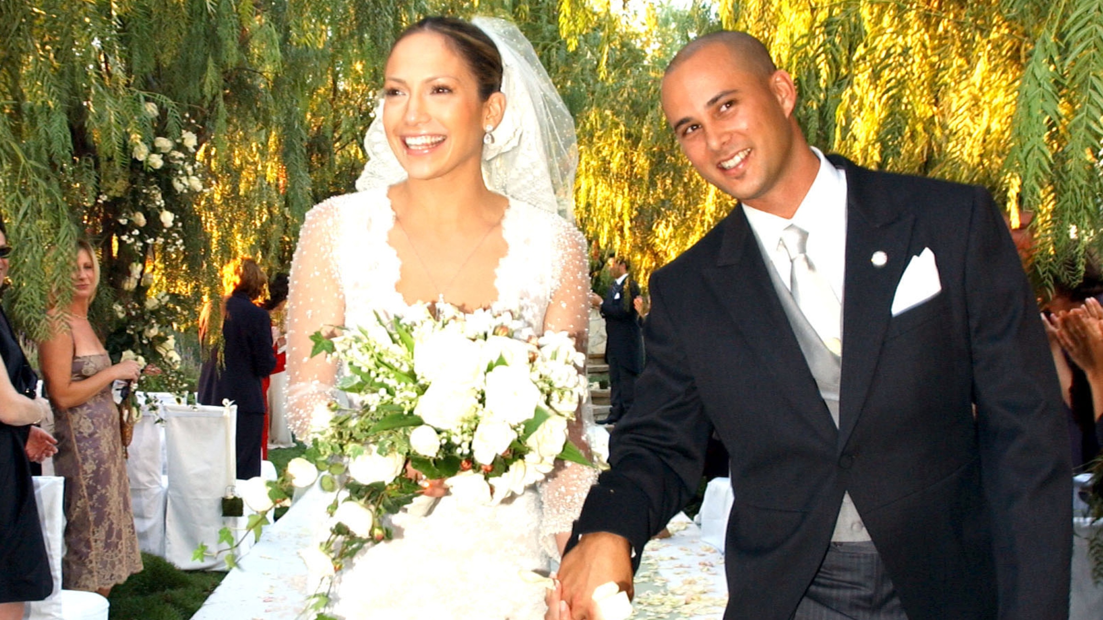 Todos los vestidos de novia que Jennifer López ha usado a través de los ...