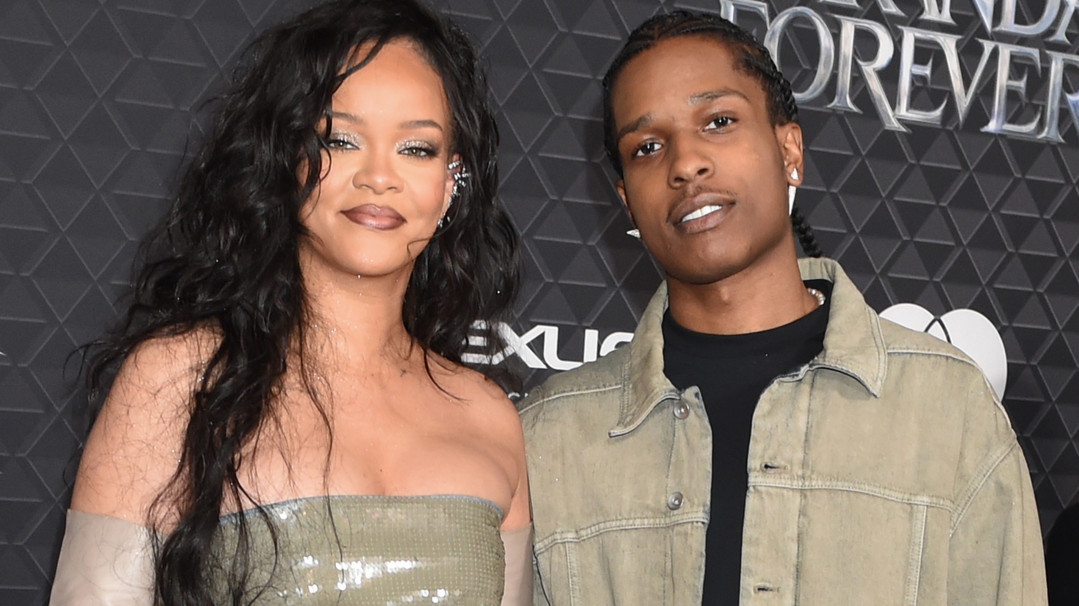 Rihanna presenta a su bebé en la portada de 'Vogue'; aquí las fotos y ...