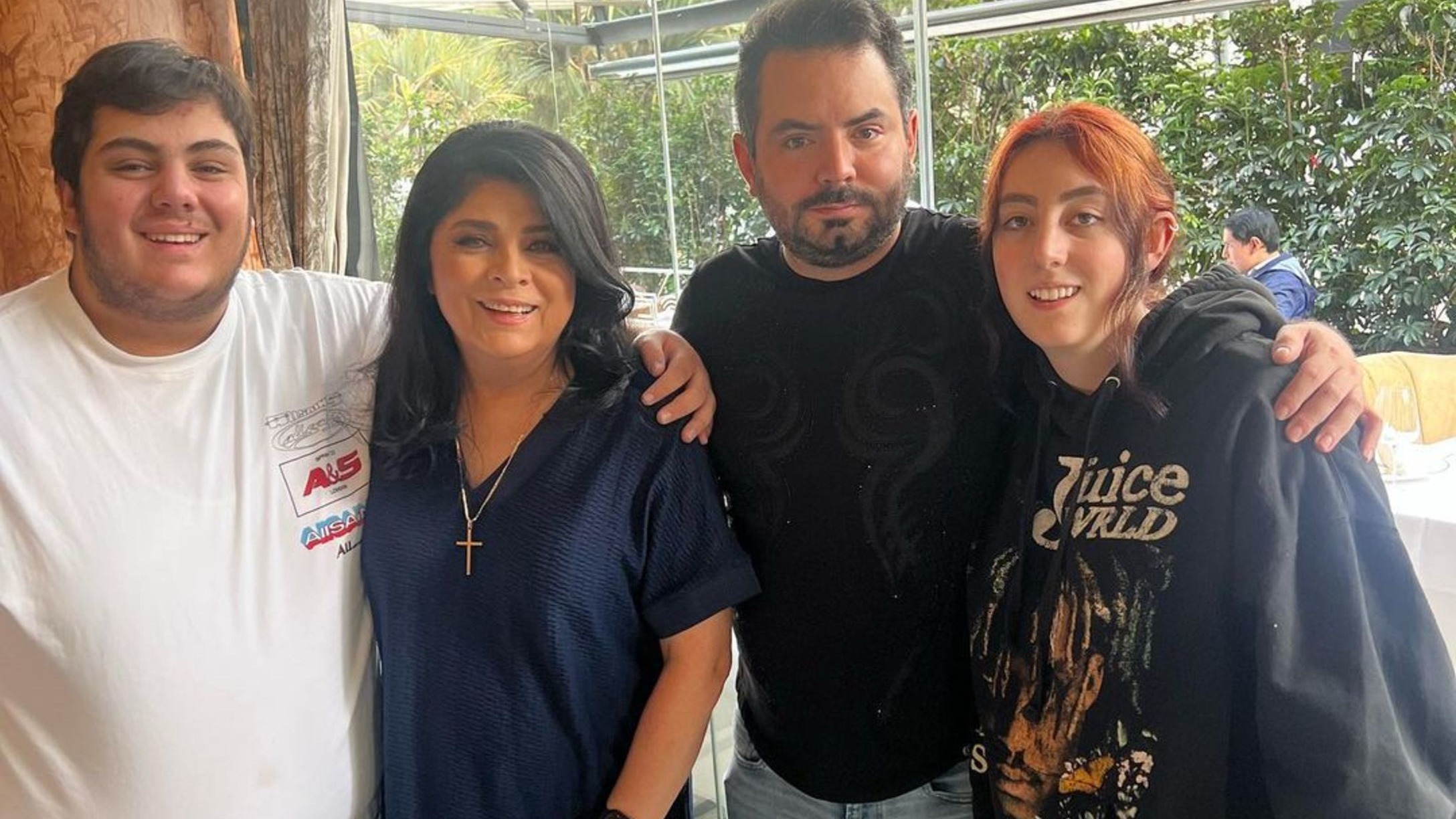 ¿Hijo menor de Victoria Ruffo la va a hacer abuela? El joven comparte ...