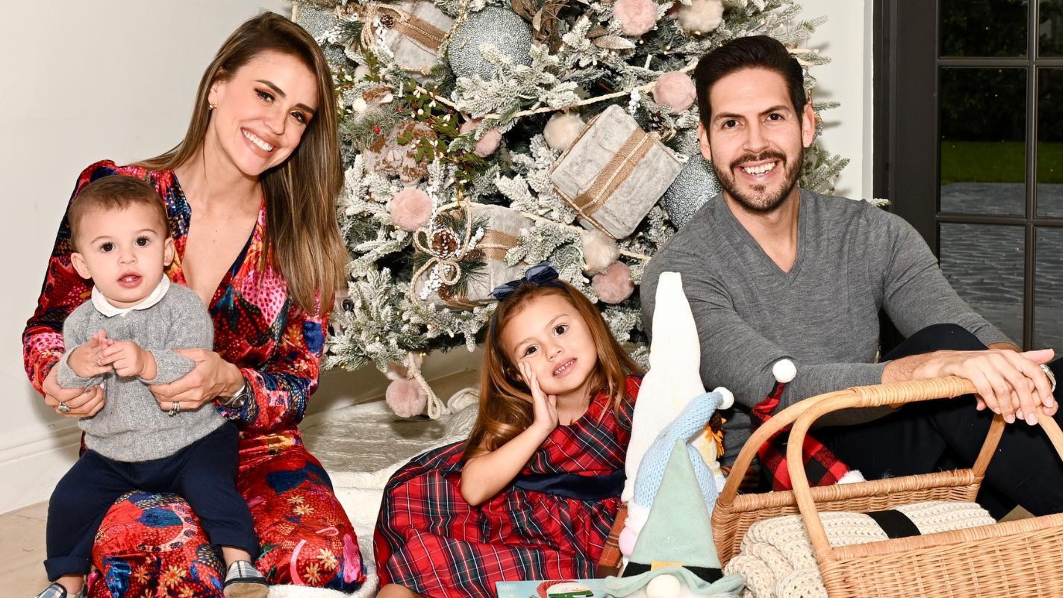 Los famosos y sus hijitos nos derriten con sus bellas sesiones de fotos ...