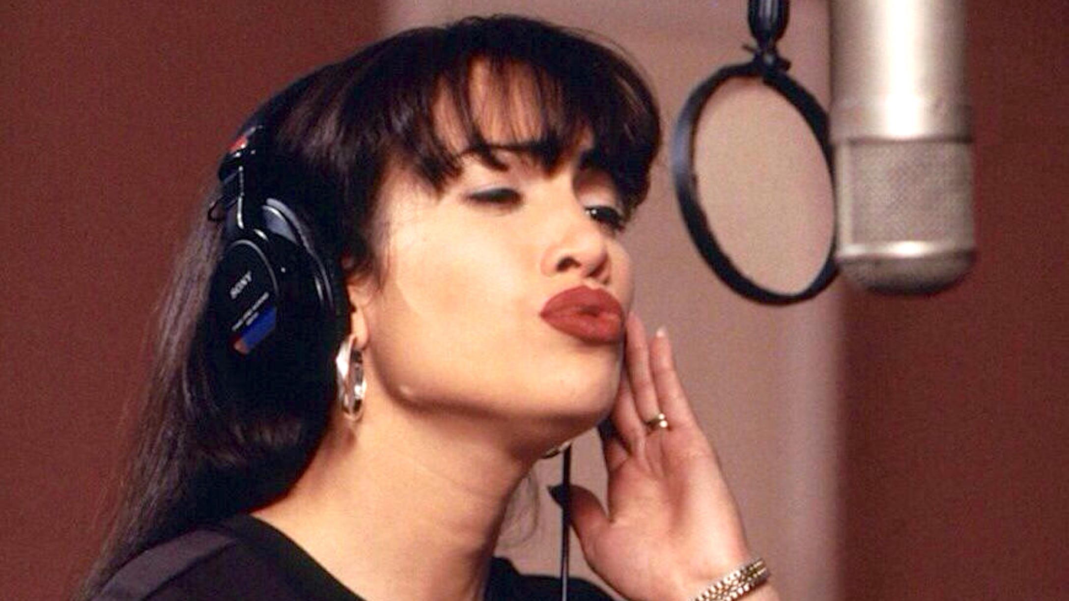 Jennifer Lopez shares heartfelt message on 24th anniversary of 'Selena ...