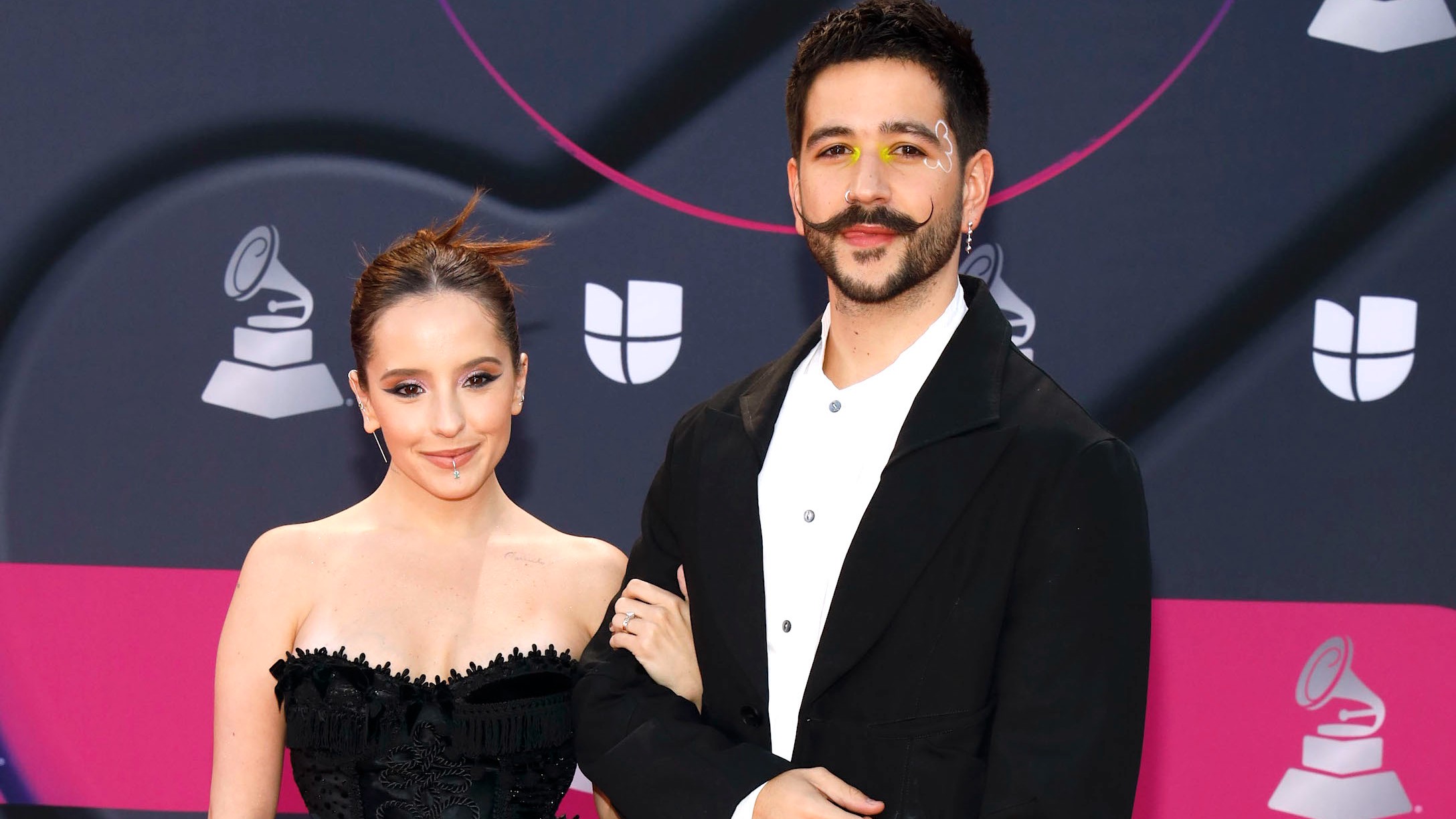 Sensuales movimientos de Camilo con una bailarina provocan inesperada reacción de Evaluna ...