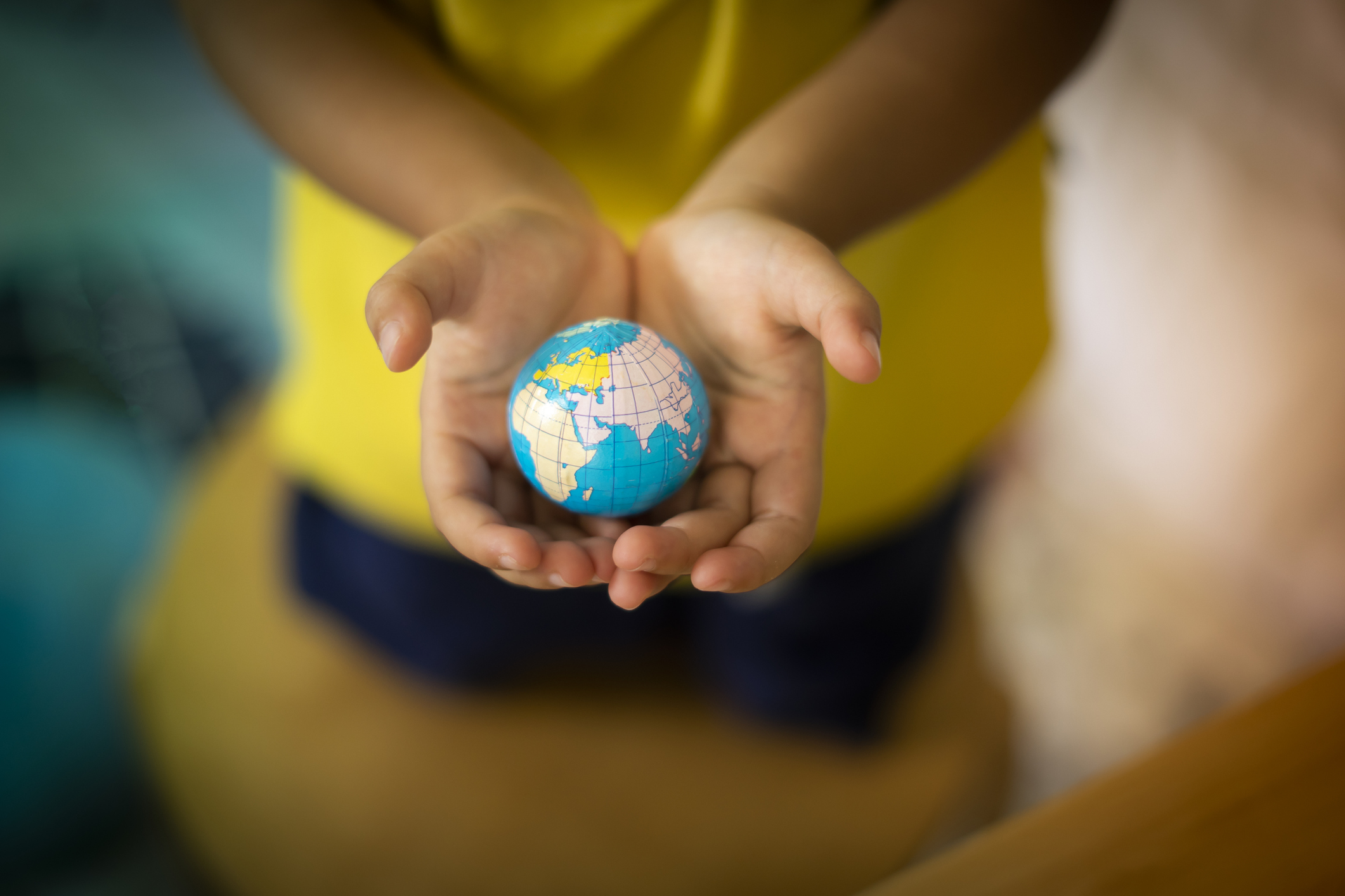 Simple ways to teach our kids to take care of our planet | MamasLatinas.com