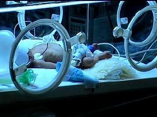 Miracle baby born with "no blood" alive and well after 6 months ...