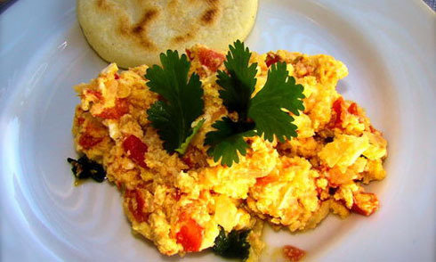 Try these yummy Latin style perico eggs perfect for breakfast, lunch or ...