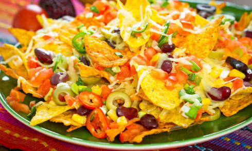Arma la fiesta con esta FÁCIL receta de ¡súper nachos con todo ...
