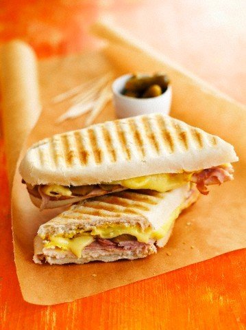 Rica y FÁCIL receta de sándwich de pavo estilo cubano | MamasLatinas.com