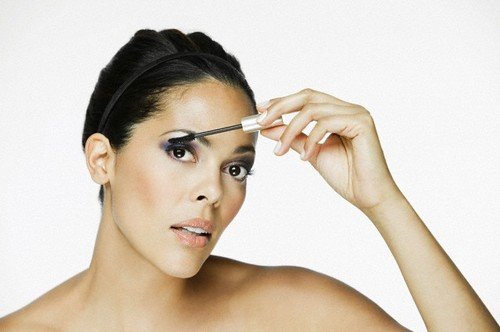 6 Surprising uses for old mascara wands | MamasLatinas.com