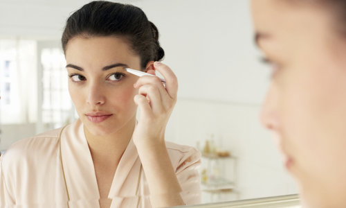 5 Ways to deal with unruly brows | MamasLatinas.com