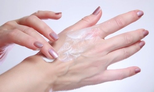 5 Consejos para tratar la piel seca de tus manos | MamasLatinas.com